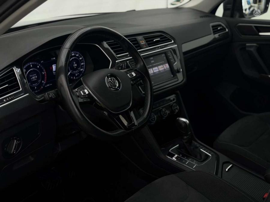 Grey Volkswagen Tiguan 2017 in Vilnius, with an engine capacity of 1.97 L and mileage of 191 thousand km for 16000 €, photo 10 on AUTOMOTO.COM.LV