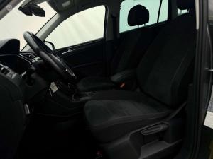 Grey Volkswagen Tiguan 2017 in Vilnius, with an engine capacity of 1.97 L and mileage of 191 thousand km for 16000 €, photo 11 on AUTOMOTO.COM.LV