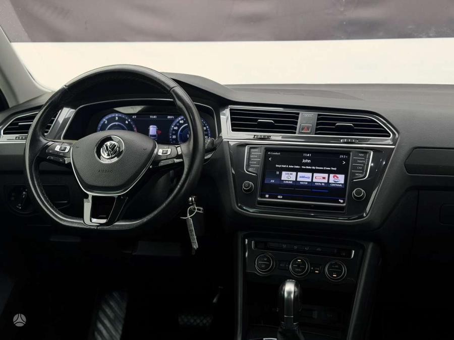 Grey Volkswagen Tiguan 2017 in Vilnius, with an engine capacity of 1.97 L and mileage of 191 thousand km for 16000 €, photo 17 on AUTOMOTO.COM.LV