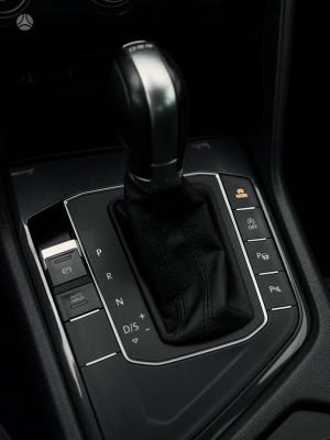 Grey Volkswagen Tiguan 2017 in Vilnius, with an engine capacity of 1.97 L and mileage of 191 thousand km for 16000 €, photo 21 on AUTOMOTO.COM.LV