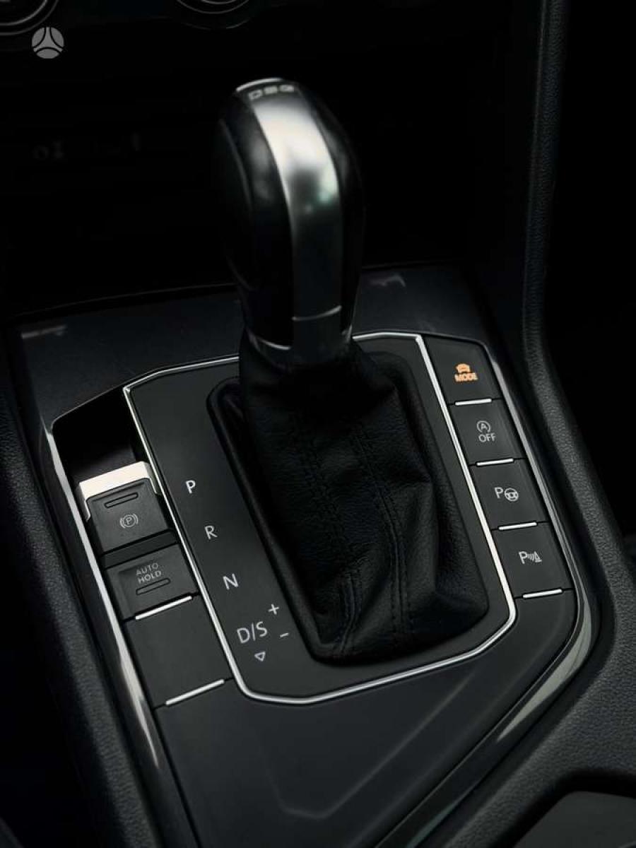 Grey Volkswagen Tiguan 2017 in Vilnius, with an engine capacity of 1.97 L and mileage of 191 thousand km for 16000 €, photo 21 on AUTOMOTO.COM.LV