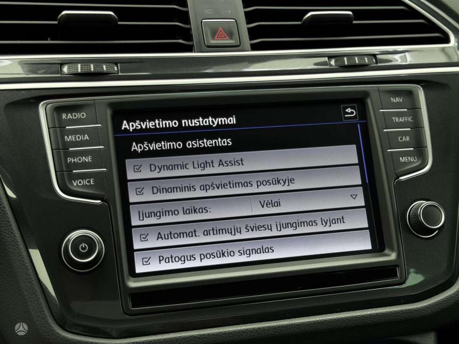 Grey Volkswagen Tiguan 2017 in Vilnius, with an engine capacity of 1.97 L and mileage of 191 thousand km for 16000 €, photo 26 on AUTOMOTO.COM.LV