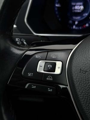 Grey Volkswagen Tiguan 2017 in Vilnius, with an engine capacity of 1.97 L and mileage of 191 thousand km for 16000 €, photo 30 on AUTOMOTO.COM.LV