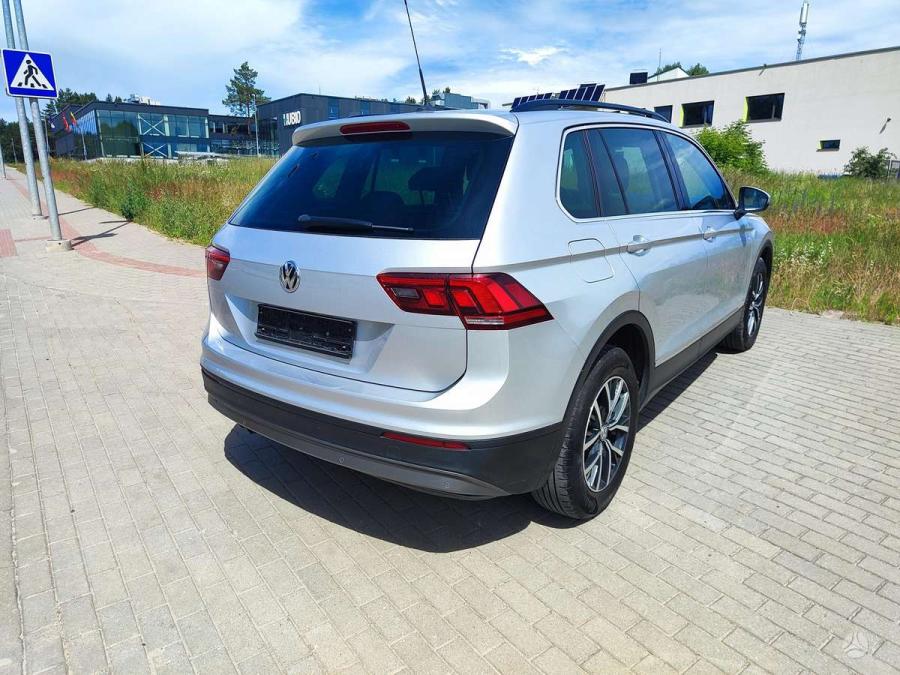 Pelēks Volkswagen Tiguan 2017 Viļņa, ar dzinēja tilpumu 1.97 L un nobraukumu 142 tūkst. km par 14500 €, foto 4 vietnē AUTOMOTO.COM.LV