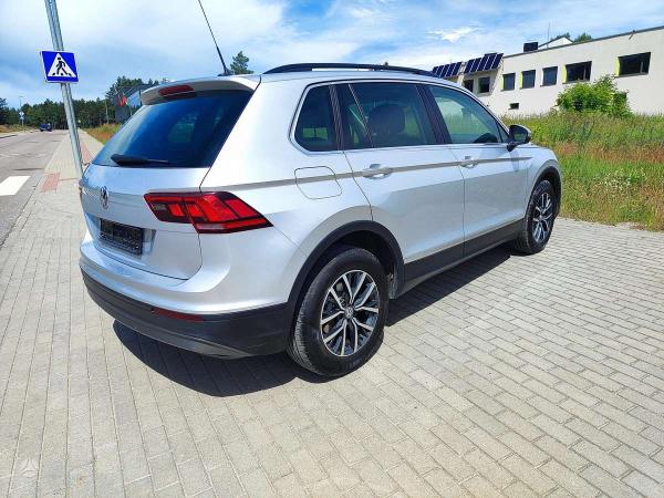 Grey Volkswagen Tiguan 2017 in Vilnius, with an engine capacity of 1.97 L and mileage of 142 thousand km for 14500 €, photo 4 on AUTOMOTO.COM.LV