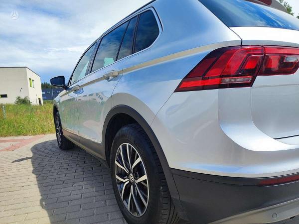 Grey Volkswagen Tiguan 2017 in Vilnius, with an engine capacity of 1.97 L and mileage of 142 thousand km for 14500 €, photo 5 on AUTOMOTO.COM.LV