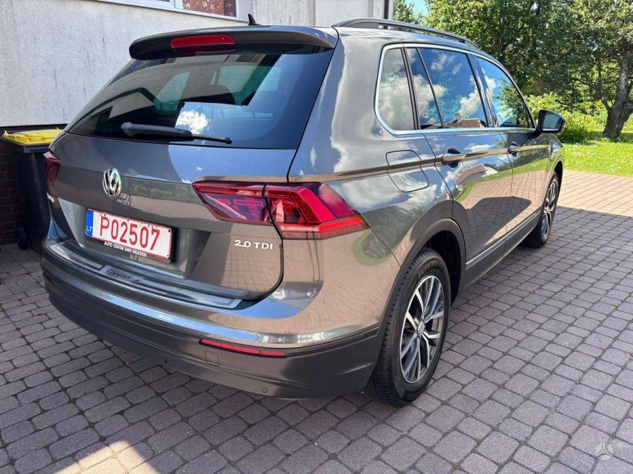 Grey Volkswagen Tiguan 2017 in Klaipeda, with an engine capacity of 1.97 L and mileage of 181 thousand km for 14500 €, photo 5 on AUTOMOTO.COM.LV