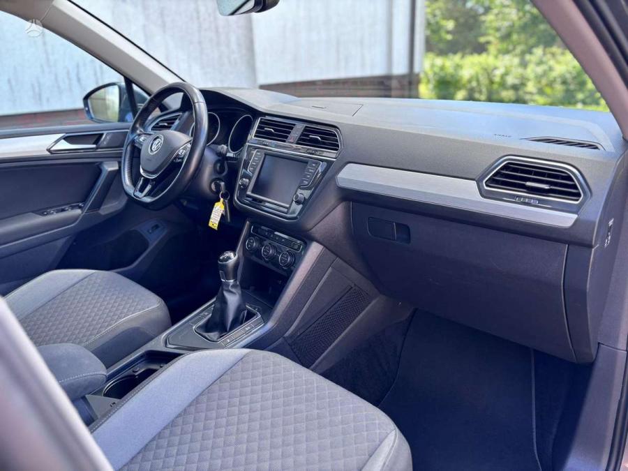 Grey Volkswagen Tiguan 2017 in Klaipeda, with an engine capacity of 1.97 L and mileage of 181 thousand km for 14500 €, photo 8 on AUTOMOTO.COM.LV