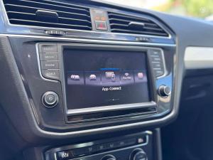 Grey Volkswagen Tiguan 2017 in Klaipeda, with an engine capacity of 1.97 L and mileage of 181 thousand km for 14500 €, photo 20 on AUTOMOTO.COM.LV