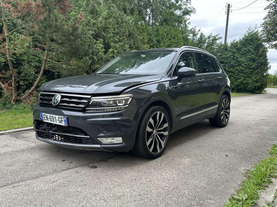 Pelēks Volkswagen Tiguan 2017 Kauņa, ar dzinēja tilpumu 1.97 L un nobraukumu 241 tūkst. km par 12600 €, foto 1 vietnē AUTOMOTO.COM.LV