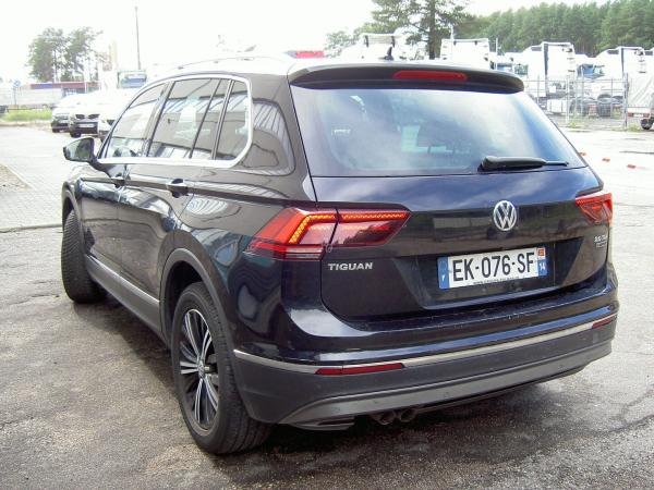 Grey Volkswagen Tiguan 2017 in Vilnius, with an engine capacity of 2.00 L and mileage of 250 thousand km for 10699 €, photo 3 on AUTOMOTO.COM.LV