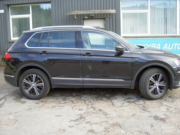 Grey Volkswagen Tiguan 2017 in Vilnius, with an engine capacity of 2.00 L and mileage of 250 thousand km for 10699 €, photo 6 on AUTOMOTO.COM.LV