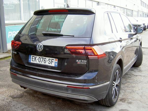 Grey Volkswagen Tiguan 2017 in Vilnius, with an engine capacity of 2.00 L and mileage of 250 thousand km for 10699 €, photo 8 on AUTOMOTO.COM.LV