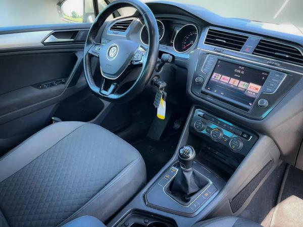 Grey Volkswagen Tiguan 2017 in Jurmala, with an engine capacity of 1.40 L and mileage of 227 thousand km for 14950 €, photo 10 on AUTOMOTO.COM.LV