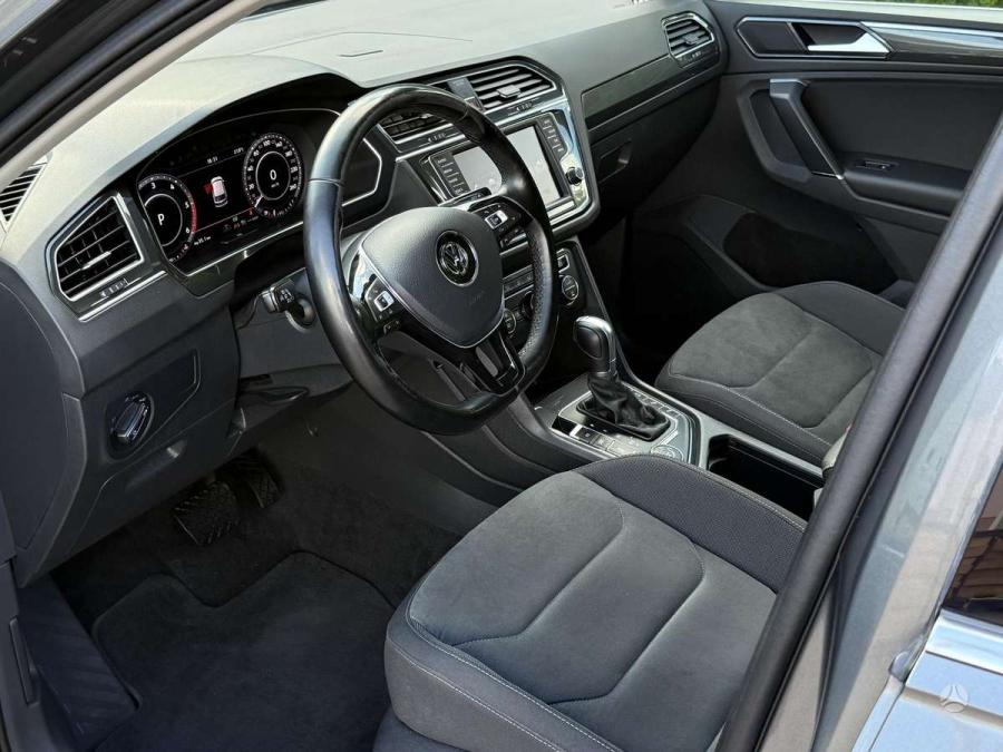 Grey Volkswagen Tiguan 2017 in Jonava, with an engine capacity of 1.97 L and mileage of 235 thousand km for 16450 €, photo 17 on AUTOMOTO.COM.LV