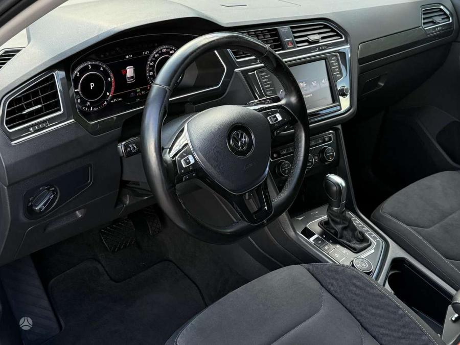 Grey Volkswagen Tiguan 2017 in Jonava, with an engine capacity of 1.97 L and mileage of 235 thousand km for 16450 €, photo 18 on AUTOMOTO.COM.LV