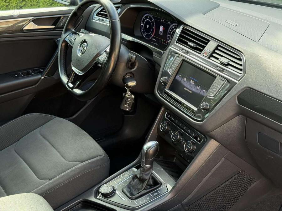 Grey Volkswagen Tiguan 2017 in Jonava, with an engine capacity of 1.97 L and mileage of 235 thousand km for 16450 €, photo 23 on AUTOMOTO.COM.LV
