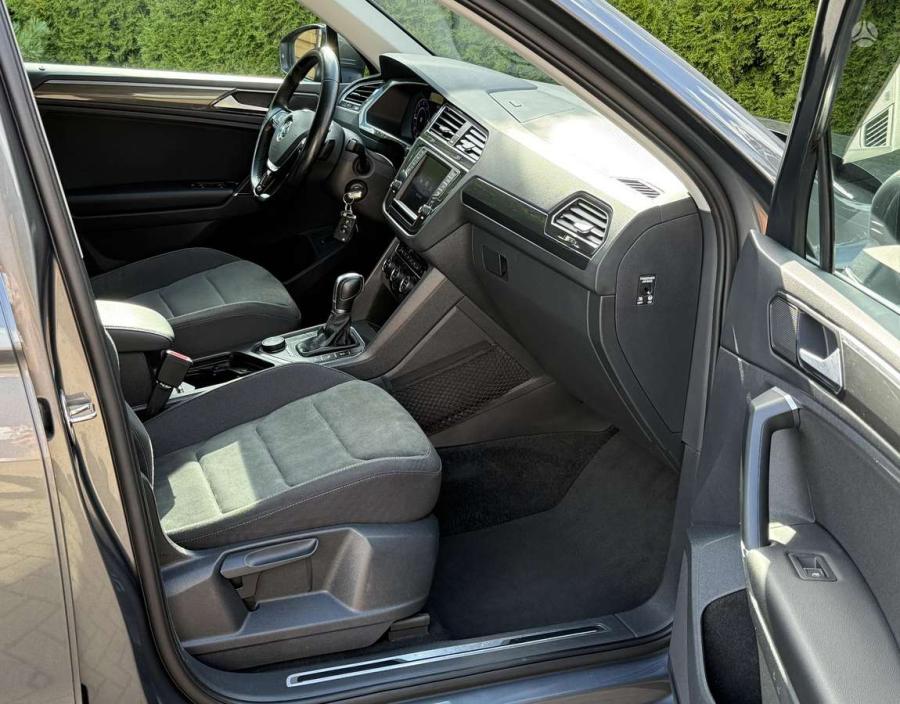 Grey Volkswagen Tiguan 2017 in Jonava, with an engine capacity of 1.97 L and mileage of 235 thousand km for 16450 €, photo 25 on AUTOMOTO.COM.LV