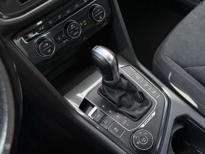 Grey Volkswagen Tiguan 2017 in Jonava, with an engine capacity of 1.97 L and mileage of 235 thousand km for 16450 €, photo 28 on AUTOMOTO.COM.LV