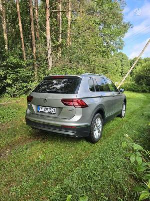 Grey Volkswagen Tiguan 2017 in Kaunas, with an engine capacity of 1.97 L and mileage of 105 thousand km for 17250 €, photo 4 on AUTOMOTO.COM.LV