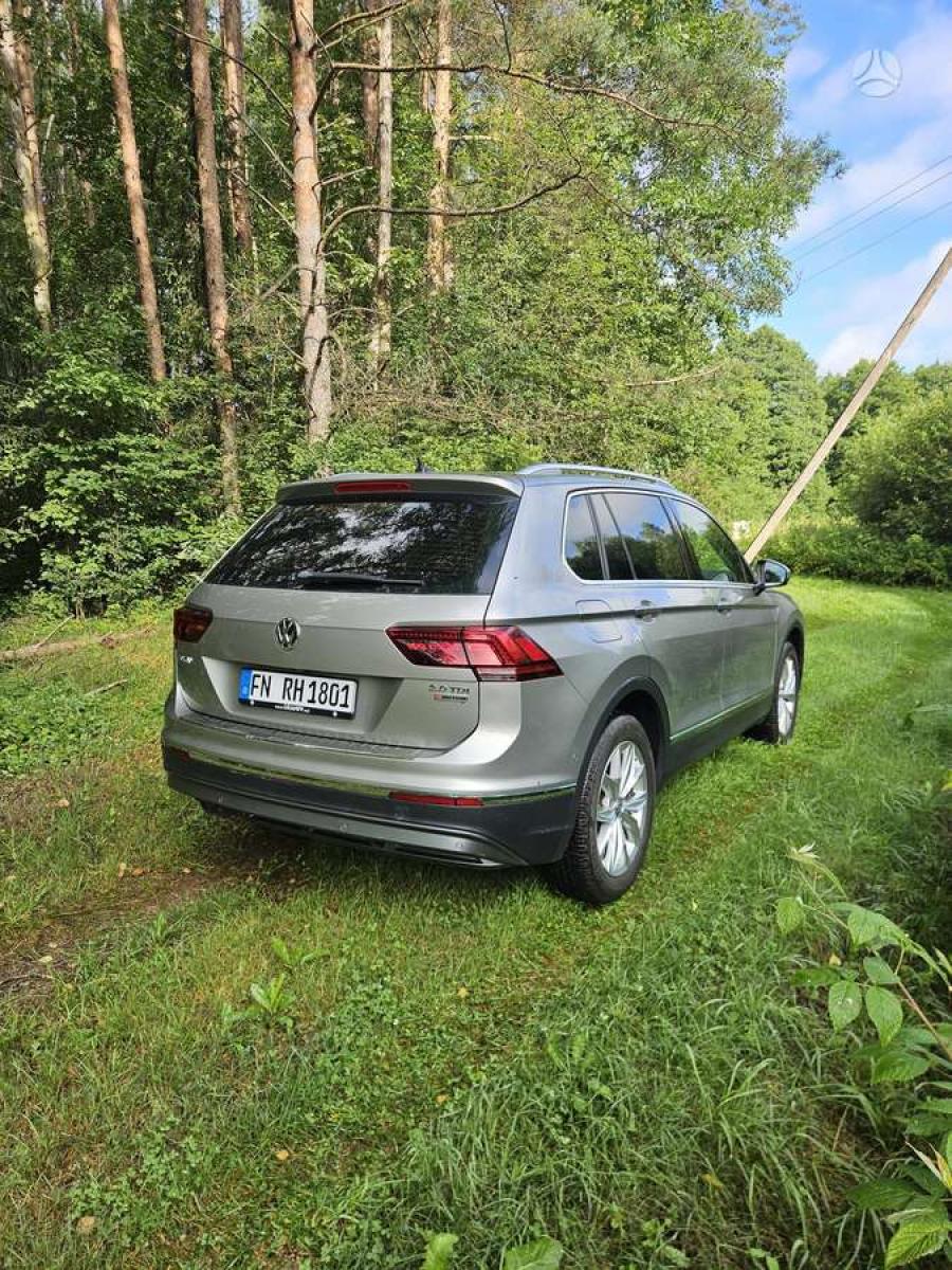 Grey Volkswagen Tiguan 2017 in Kaunas, with an engine capacity of 1.97 L and mileage of 105 thousand km for 17250 €, photo 4 on AUTOMOTO.COM.LV