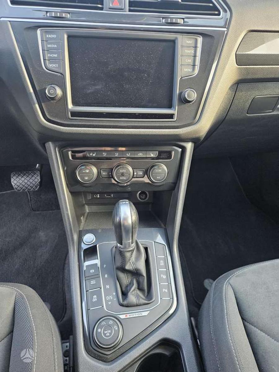 Grey Volkswagen Tiguan 2017 in Kaunas, with an engine capacity of 1.97 L and mileage of 105 thousand km for 17250 €, photo 8 on AUTOMOTO.COM.LV
