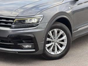 Grey Volkswagen Tiguan 2017 in Jonava, with an engine capacity of 1.97 L and mileage of 290 thousand km for 15990 €, photo 16 on AUTOMOTO.COM.LV