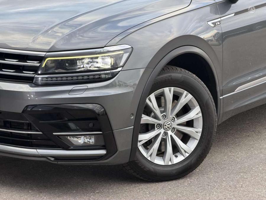 Grey Volkswagen Tiguan 2017 in Jonava, with an engine capacity of 1.97 L and mileage of 290 thousand km for 15990 €, photo 16 on AUTOMOTO.COM.LV
