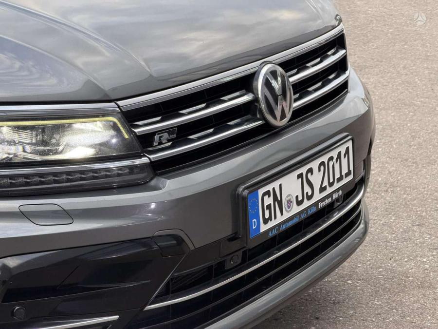 Grey Volkswagen Tiguan 2017 in Jonava, with an engine capacity of 1.97 L and mileage of 290 thousand km for 15990 €, photo 17 on AUTOMOTO.COM.LV