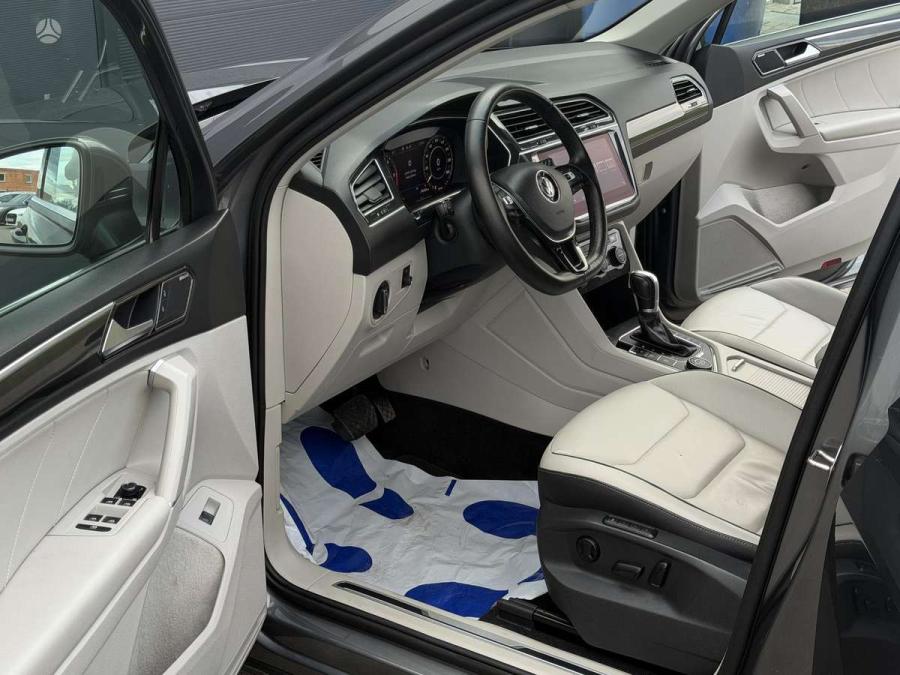 Grey Volkswagen Tiguan 2017 in Jonava, with an engine capacity of 1.97 L and mileage of 290 thousand km for 15990 €, photo 19 on AUTOMOTO.COM.LV