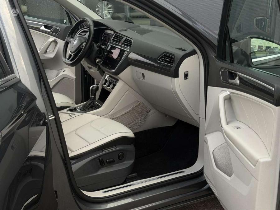 Grey Volkswagen Tiguan 2017 in Jonava, with an engine capacity of 1.97 L and mileage of 290 thousand km for 15990 €, photo 20 on AUTOMOTO.COM.LV