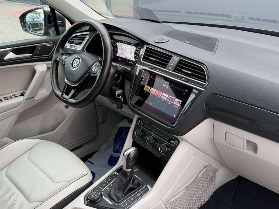 Grey Volkswagen Tiguan 2017 in Jonava, with an engine capacity of 1.97 L and mileage of 290 thousand km for 15990 €, photo 25 on AUTOMOTO.COM.LV