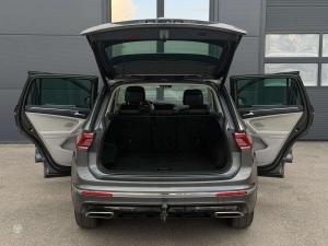 Grey Volkswagen Tiguan 2017 in Jonava, with an engine capacity of 1.97 L and mileage of 290 thousand km for 15990 €, photo 42 on AUTOMOTO.COM.LV