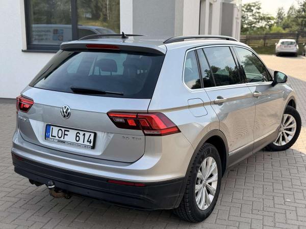 Grey Volkswagen Tiguan 2017 in Vilnius, with an engine capacity of 1.97 L and mileage of 253 thousand km for 13500 €, photo 7 on AUTOMOTO.COM.LV