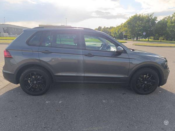Grey Volkswagen Tiguan 2017 in Kaunas, with an engine capacity of 1.98 L and mileage of 111 thousand km for 18200 €, photo 6 on AUTOMOTO.COM.LV