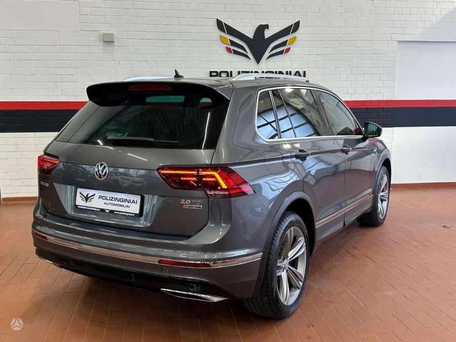 Grey Volkswagen Tiguan 2017 in Kaunas, with an engine capacity of 1.97 L and mileage of 232 thousand km for 17400 €, photo 6 on AUTOMOTO.COM.LV