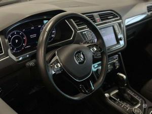 Grey Volkswagen Tiguan 2017 in Kaunas, with an engine capacity of 1.97 L and mileage of 232 thousand km for 17400 €, photo 9 on AUTOMOTO.COM.LV