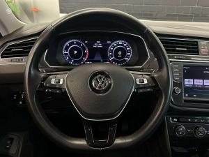 Grey Volkswagen Tiguan 2017 in Kaunas, with an engine capacity of 1.97 L and mileage of 232 thousand km for 17400 €, photo 16 on AUTOMOTO.COM.LV