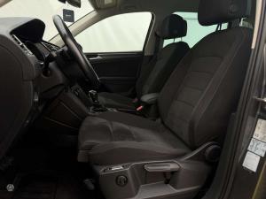 Grey Volkswagen Tiguan 2017 in Vilnius, with an engine capacity of 1.98 L and mileage of 161 thousand km for 17990 €, photo 11 on AUTOMOTO.COM.LV
