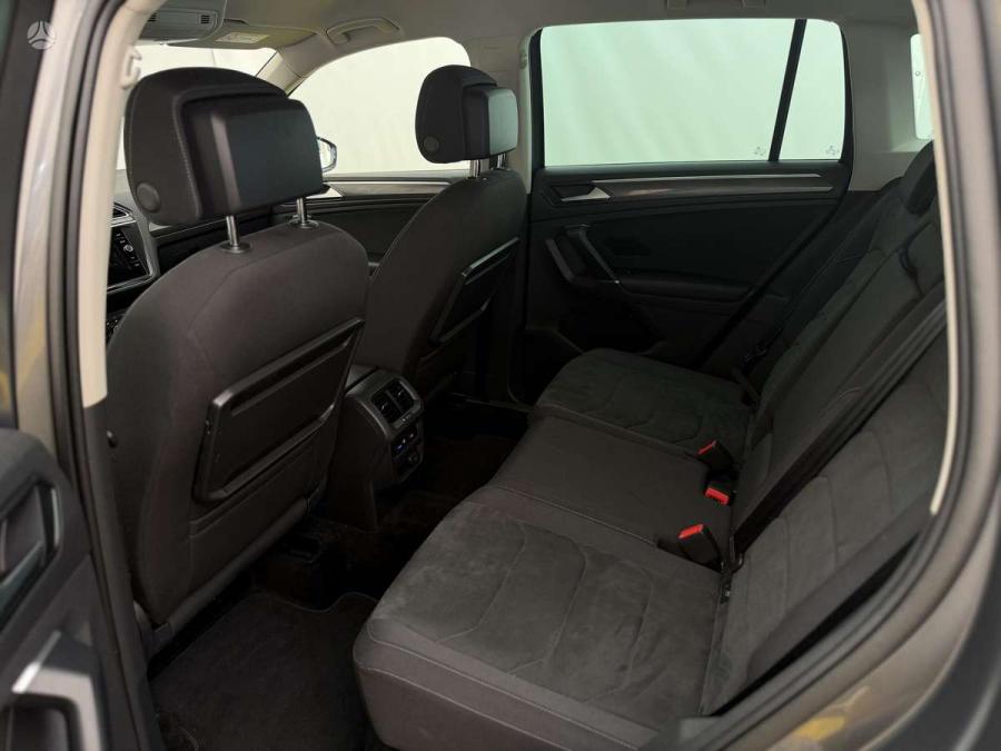 Grey Volkswagen Tiguan 2017 in Vilnius, with an engine capacity of 1.98 L and mileage of 161 thousand km for 17990 €, photo 12 on AUTOMOTO.COM.LV
