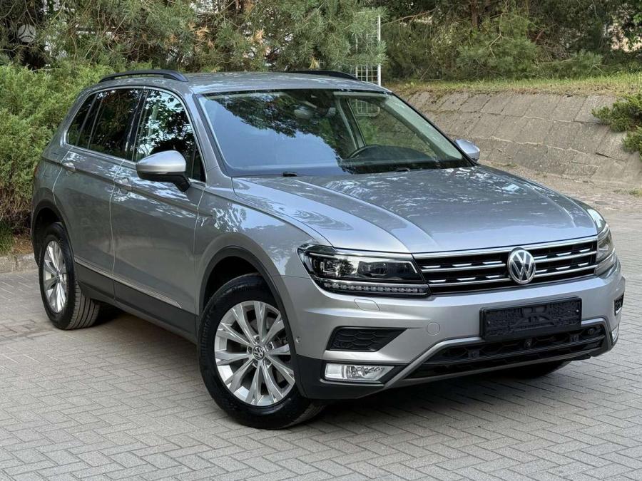 Grey Volkswagen Tiguan 2017 in Prienai, with an engine capacity of 1.97 L and mileage of 258 thousand km for 13350 €, photo 4 on AUTOMOTO.COM.LV