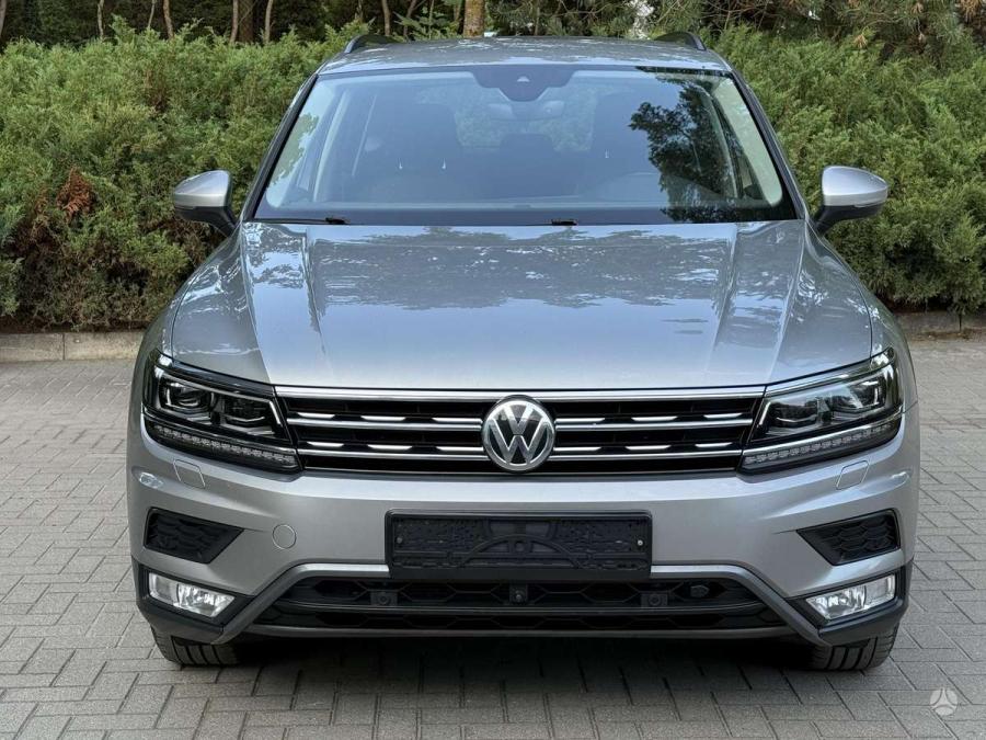 Grey Volkswagen Tiguan 2017 in Prienai, with an engine capacity of 1.97 L and mileage of 258 thousand km for 13350 €, photo 10 on AUTOMOTO.COM.LV