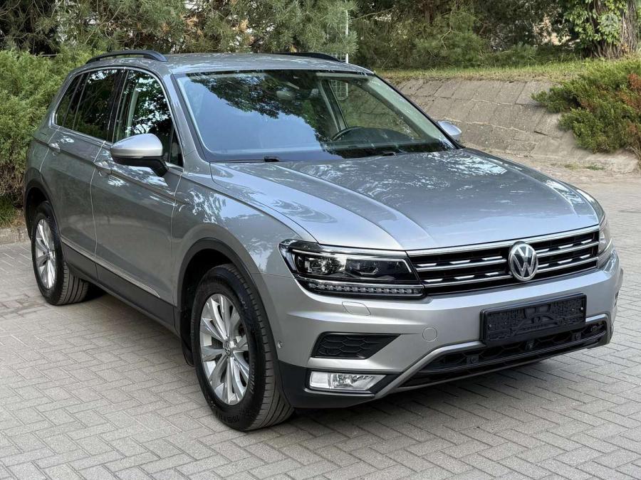 Grey Volkswagen Tiguan 2017 in Prienai, with an engine capacity of 1.97 L and mileage of 258 thousand km for 13350 €, photo 11 on AUTOMOTO.COM.LV