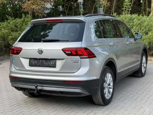 Grey Volkswagen Tiguan 2017 in Prienai, with an engine capacity of 1.97 L and mileage of 258 thousand km for 13350 €, photo 12 on AUTOMOTO.COM.LV