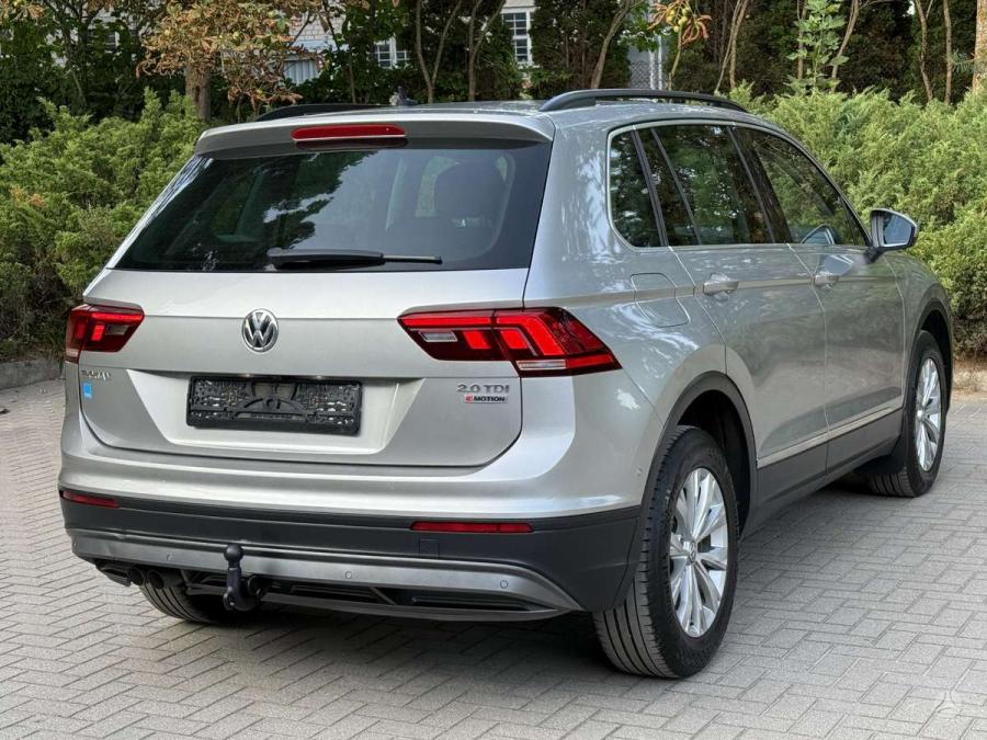 Grey Volkswagen Tiguan 2017 in Prienai, with an engine capacity of 1.97 L and mileage of 258 thousand km for 13350 €, photo 12 on AUTOMOTO.COM.LV
