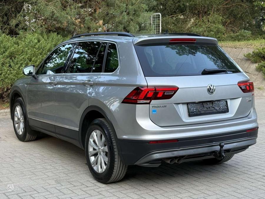 Grey Volkswagen Tiguan 2017 in Prienai, with an engine capacity of 1.97 L and mileage of 258 thousand km for 13350 €, photo 14 on AUTOMOTO.COM.LV