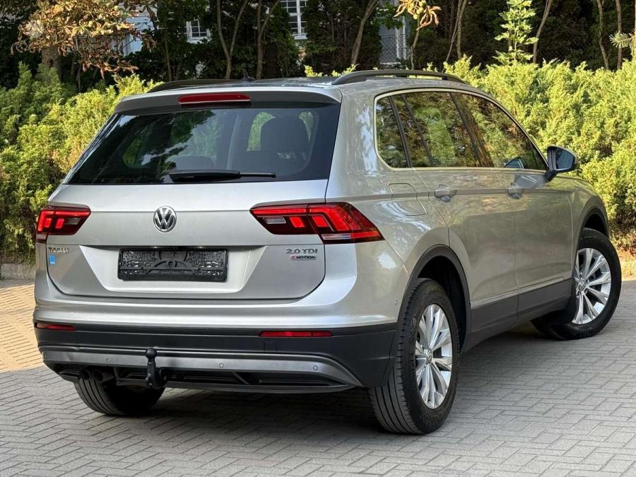 Grey Volkswagen Tiguan 2017 in Prienai, with an engine capacity of 1.97 L and mileage of 258 thousand km for 13350 €, photo 16 on AUTOMOTO.COM.LV