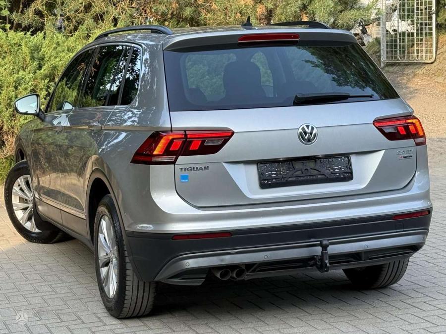 Grey Volkswagen Tiguan 2017 in Prienai, with an engine capacity of 1.97 L and mileage of 258 thousand km for 13350 €, photo 18 on AUTOMOTO.COM.LV
