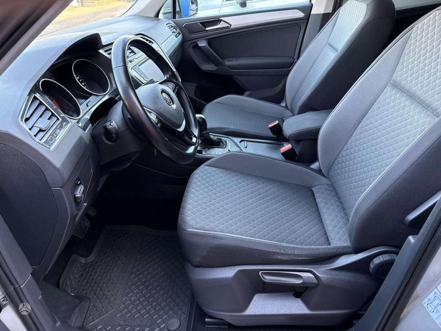 Grey Volkswagen Tiguan 2017 in Prienai, with an engine capacity of 1.97 L and mileage of 258 thousand km for 13350 €, photo 24 on AUTOMOTO.COM.LV