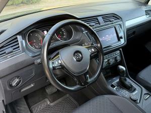Grey Volkswagen Tiguan 2017 in Prienai, with an engine capacity of 1.97 L and mileage of 258 thousand km for 13350 €, photo 26 on AUTOMOTO.COM.LV